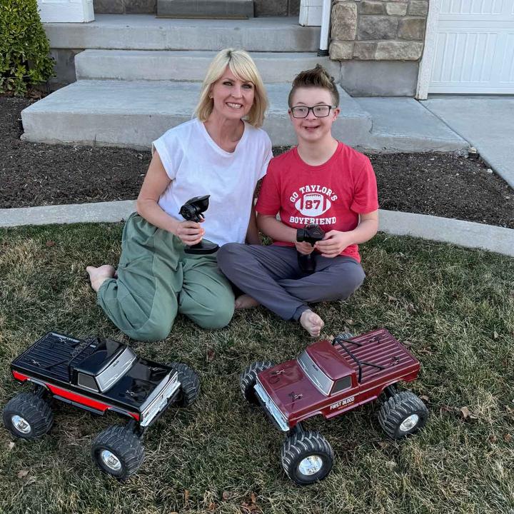 FMS Ford F100 1:10 2WD High Roller - RTR 2,4GHz - kaufen bei Galaxus